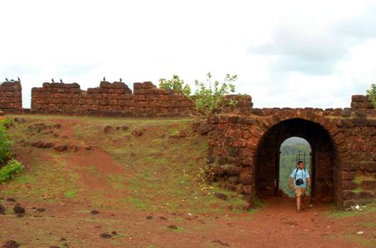Best Road Trips to Explore The Forts in Goa - 13 Famous Forts to Visit ...